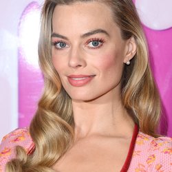 Margot Robbie Recommended Books | Readupnext.com