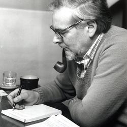 All Alan Hunter Books in Order (Complete List) | Readupnext.com
