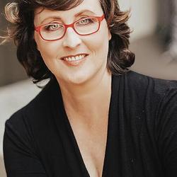 All Lori Ryan Books in Order (Complete List) | Readupnext.com