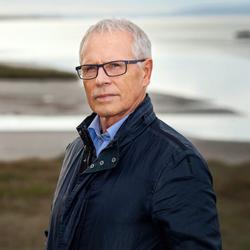 All Rhys Dylan Books in Order (Complete List) | Readupnext.com