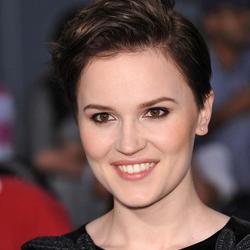 All Veronica Roth Books in Order (Complete List) | Readupnext.com