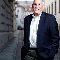 All Walter Isaacson Books in Order (Complete List) | Readupnext.com